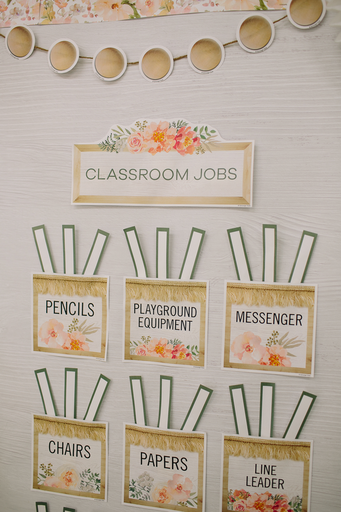 10 tips to help teachers stay organized in their classroom.